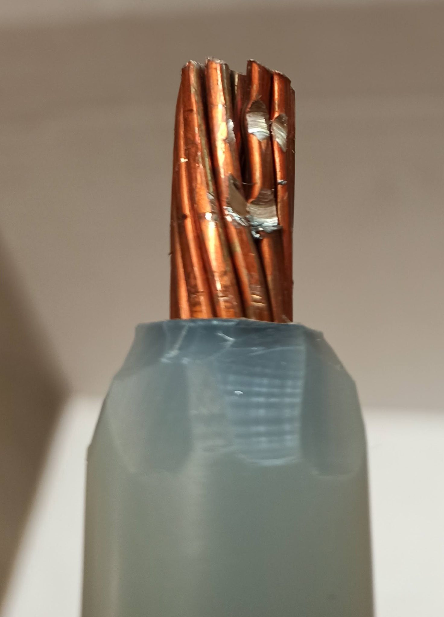 Conectores Terminales Bimetálicos a Tornillo Fusible (Bolted Lugs) BLMT ...